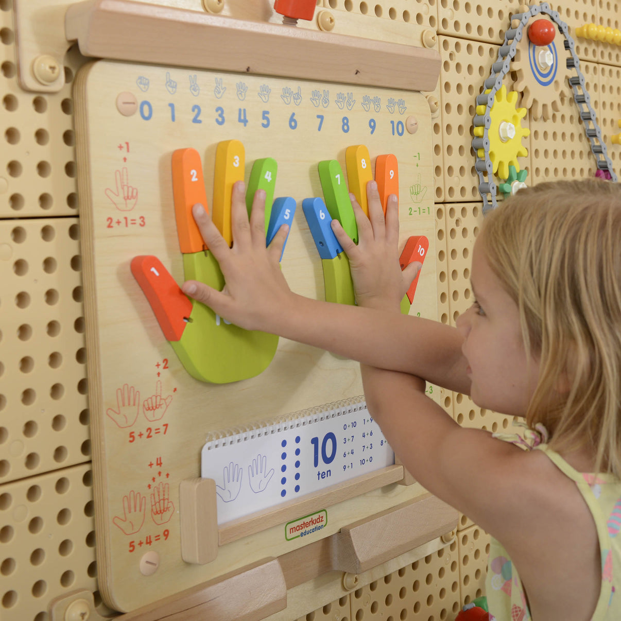 Masterkidz Fingers Counting Board 牆面遊戲 - 數數手指數字練習板 – MY SCHOOL BUS